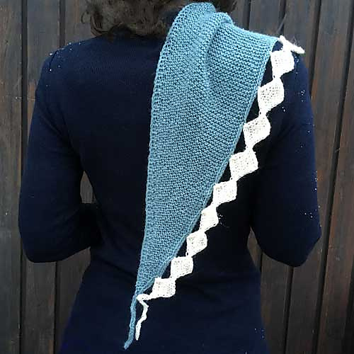 Ravelry: This Dragon's Tail pattern by Hinterm Stein