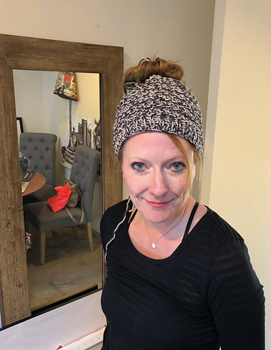 Ravelry: Pala Messy Bun hat pattern by Kati Jäppinen