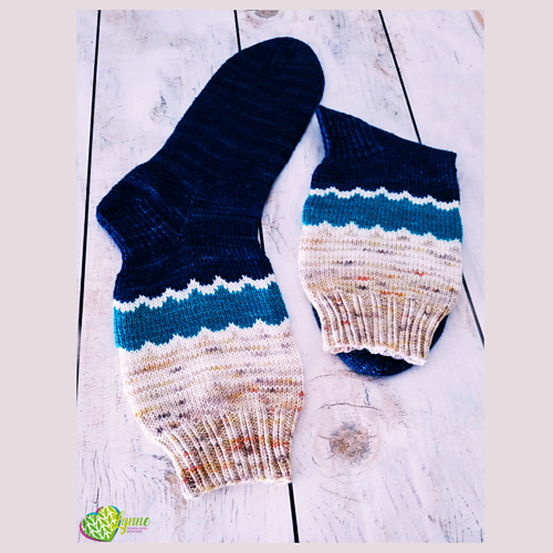 Ravelry: Slouchy Shoreline Socks pattern by Lynne Adriaanse