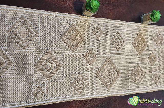 Ravelry: Scattered Diamonds Table Runner pattern by Lynne Adriaanse