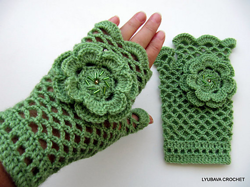Ravelry: Fingerless Gloves With Flower Tutorial pattern by Milimagfa