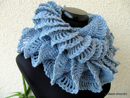 Ravelry: Double Ruffle Scarf Tutorial pattern by Milimagfa