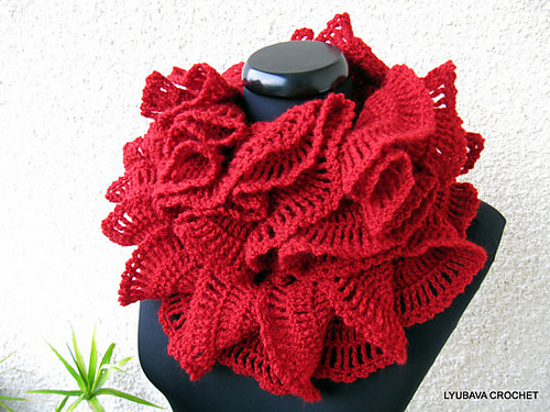 Ravelry: Double Ruffle Scarf Tutorial pattern by Milimagfa