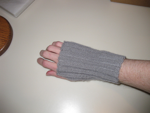 Ravelry: Ribbed Muffatee pattern by Esther Copley