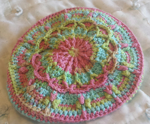 Ravelry: Beret Cup Cake Rose pattern by Wedina Schmidt