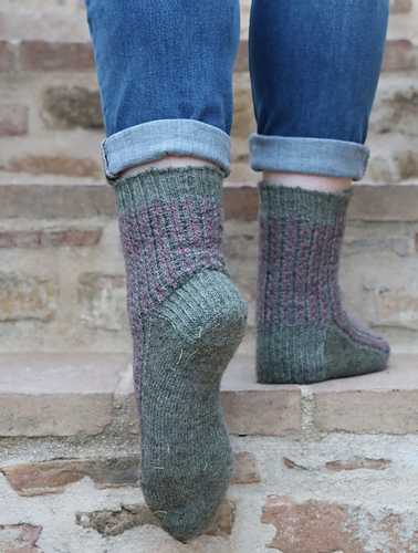 Ravelry: Aloe Socks pattern by Fay Dashper-Hughes