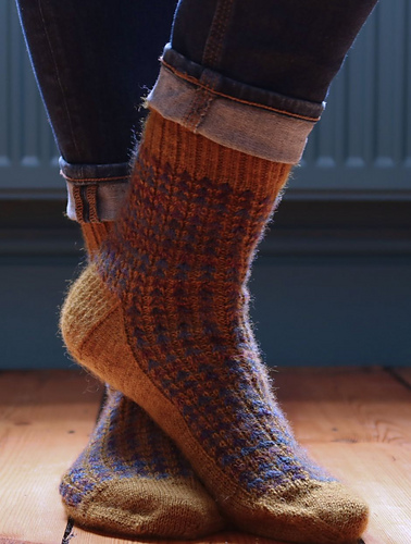 Ravelry: Aloe Socks pattern by Fay Dashper-Hughes