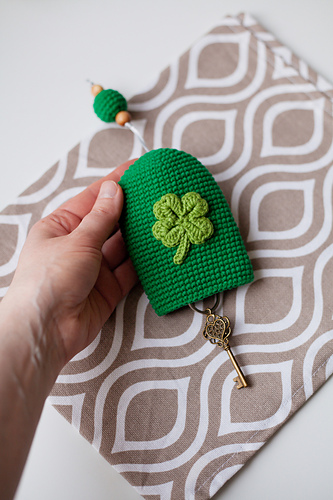 Ravelry: Shamrock Key Cover pattern by Maria Vlasova