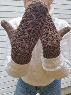 Ravelry: Queria palmikkolapaset pattern by Maarit O.