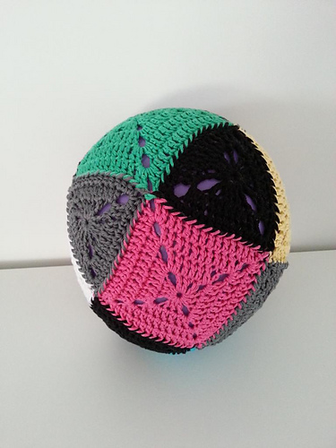 Ravelry: Triangle and Square Ball pattern by Sara Palacios