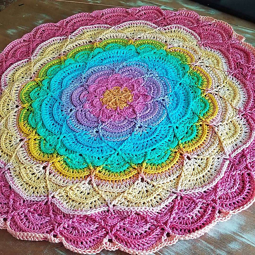 Ravelry: Flower Puddles Blanket pattern by Madlandia