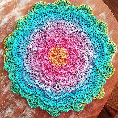 Ravelry: Flower Puddles Blanket pattern by Madlandia