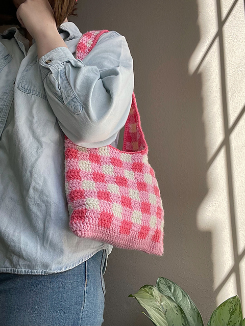 Ravelry: The Pretty Picnic Tote pattern by Grace Compton