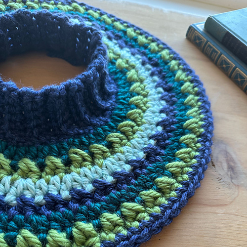 Ravelry: Katan Cowl pattern by Pam Grice