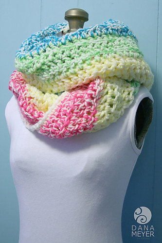 Ravelry: Rainbow Infinity Scarf pattern by Dana Meyer