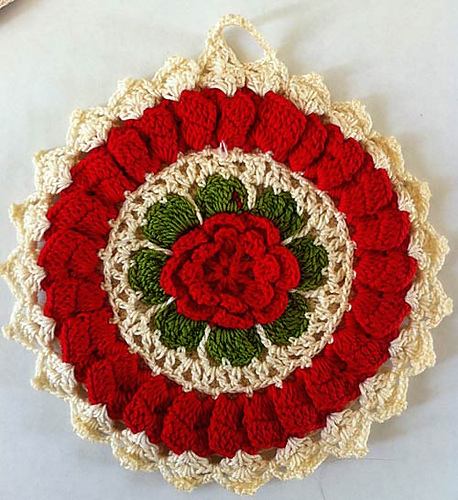 Ravelry: Vintage Redwork Potholders pattern by Maggie Weldon