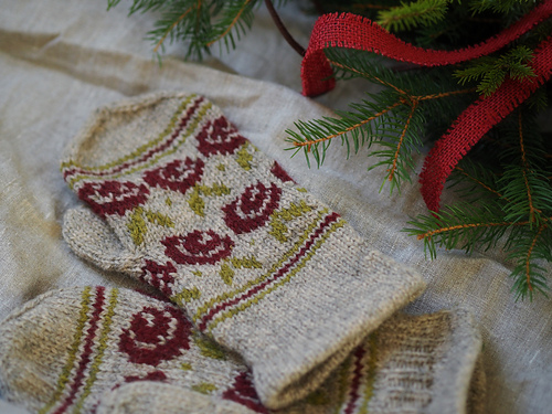 Ravelry: Julvanten 2021 pattern by Maja Karlsson