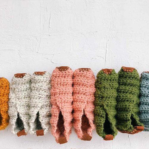 Ravelry: Magic Rectangle Slippers pattern by Jess Coppom