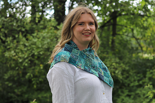 Ravelry: Tiny Poncho pattern by Lisa Doherty