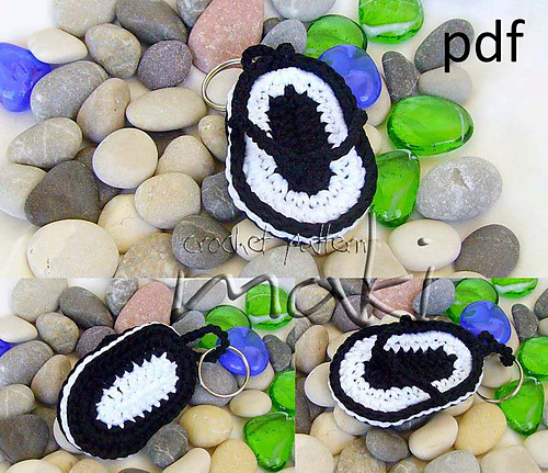 Ravelry: Flip Flop Keychain pattern by CraftyLady