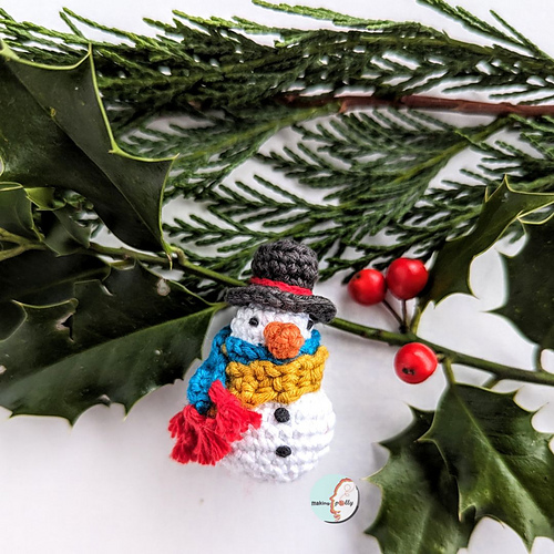 Ravelry: Snowman Diorama Bauble pattern by Pauline Morgan