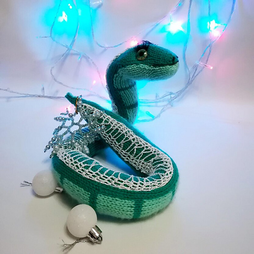 Ravelry: Knitted snake pattern by Olga Chepizhnaya