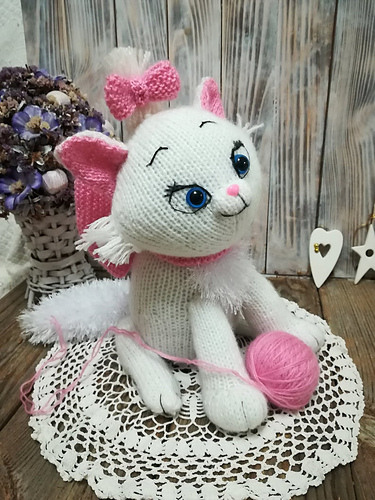 Ravelry: Knitted Kitty Marie for AristoCats pattern by Olga Chepizhnaya