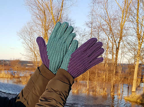 Ravelry: Twotone Gloves pattern by Tanja Osswald