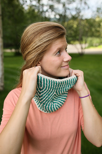 Ravelry: Celtic Cowl pattern by Mamachee
