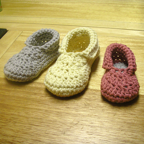 Ravelry: Toddler/Child Slippers pattern by Mamachee