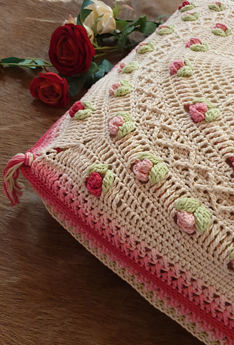 Ravelry: Lyn's Rose Garden Pillow pattern by Melanie Grobler