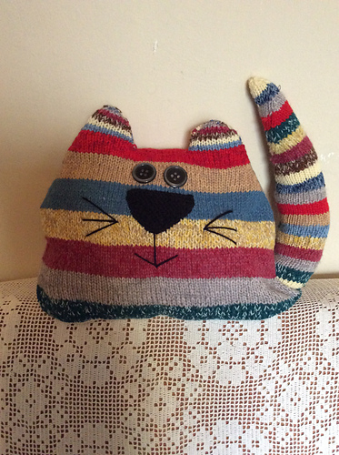 Ravelry: Cat Cushion pattern by Sue Speechley