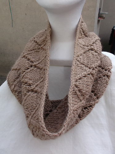 Ravelry: Cuello de rombos calados pattern by Maria Yuste