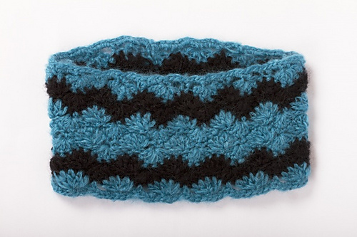 Ravelry: Chevron Shell Cowl pattern by Marie Segares