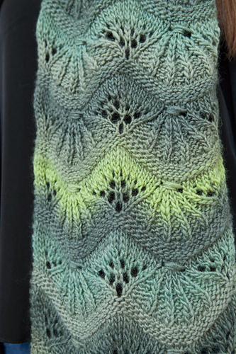 Ravelry: Symmetrical Scallops Scarf pattern by Marie Segares