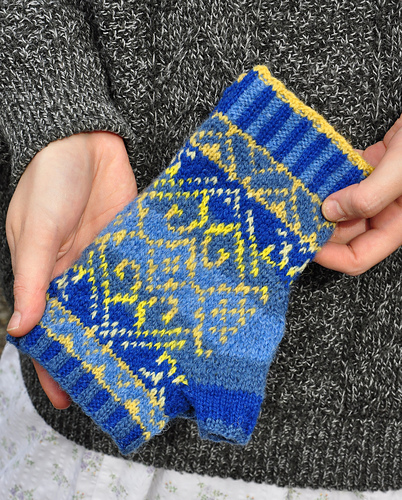 Ravelry: Favorite Blue Mittens pattern by Marion Schlenzka