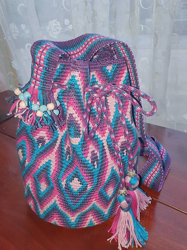 Ravelry: Mochila Illusion pattern by Marion Verloop
