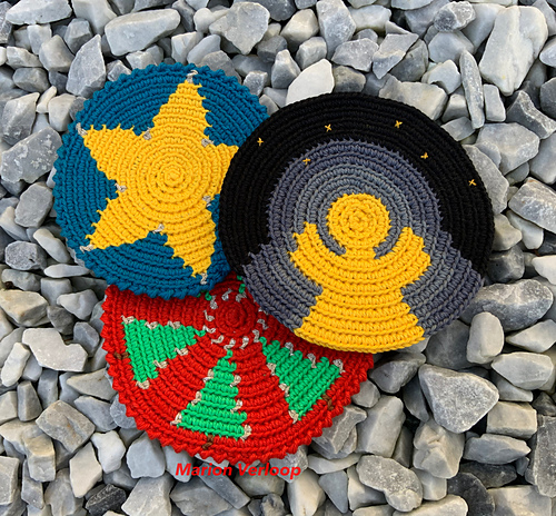 Ravelry: Mochila Christmas coasters pattern by Marion Verloop