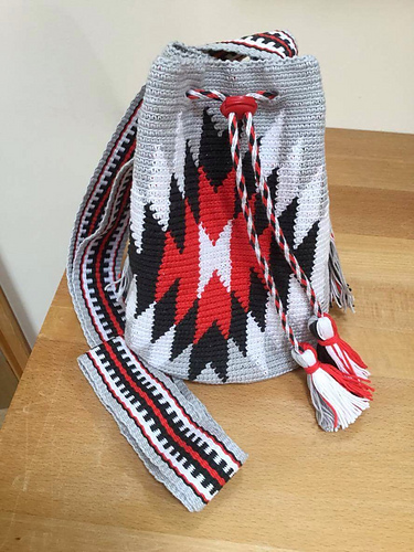 Ravelry: Mochila Ibu pattern by Marion Verloop