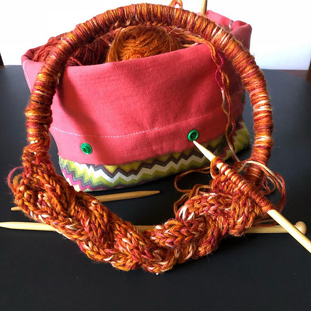 Ravelry: Marismisc's Knit Cable Braid Wreath