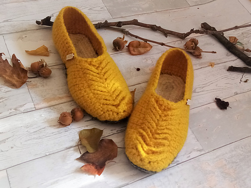 Ravelry: Herringbone slippers pattern by Maria Stany