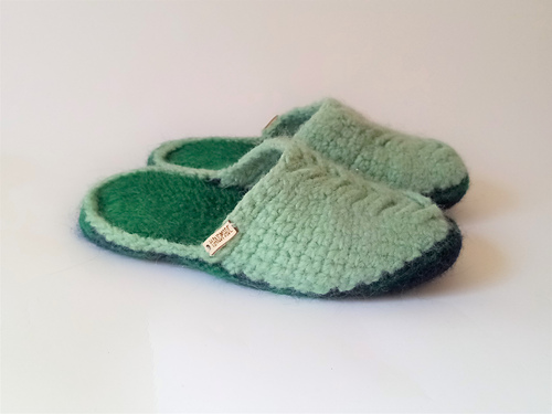 Ravelry: Herringbone slippers pattern by Maria Stany