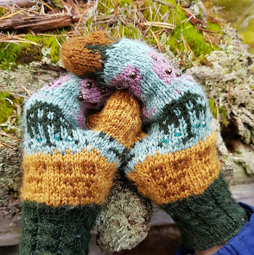 Ravelry: Spooky Park Mitts mystery KAL pattern by Hanna Kyttä