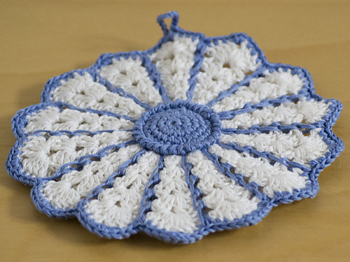 Ravelry: Daisy dishcloth pattern by Marta Linardelli