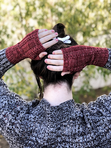 Ravelry: Iris Mitts pattern by Rachael Raimo - Maven Crafted