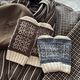 Ravelry: Tic Tac Toe Mittens pattern by Ryusei Knitting