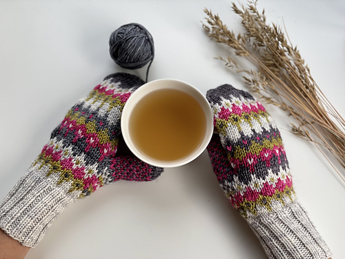 Ravelry: Happy Mittens pattern by Meiju Kallio