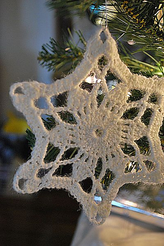 Ravelry: 1 - Snowflake with Flower Centre pattern by Anchor