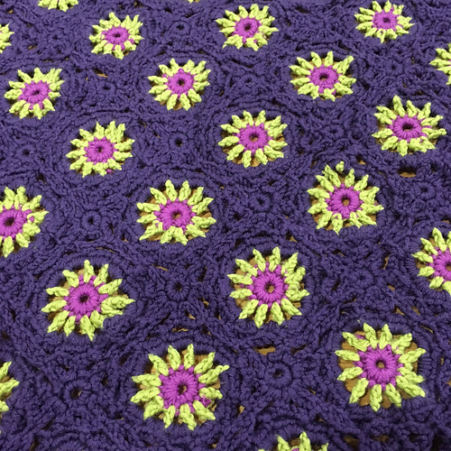 Ravelry: Daisy Wrap pattern by The Mercerie