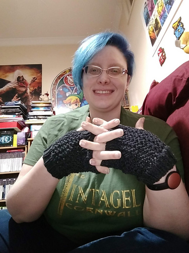 Ravelry: Nifty Netted Mitts pattern by Emily Anne Davies
